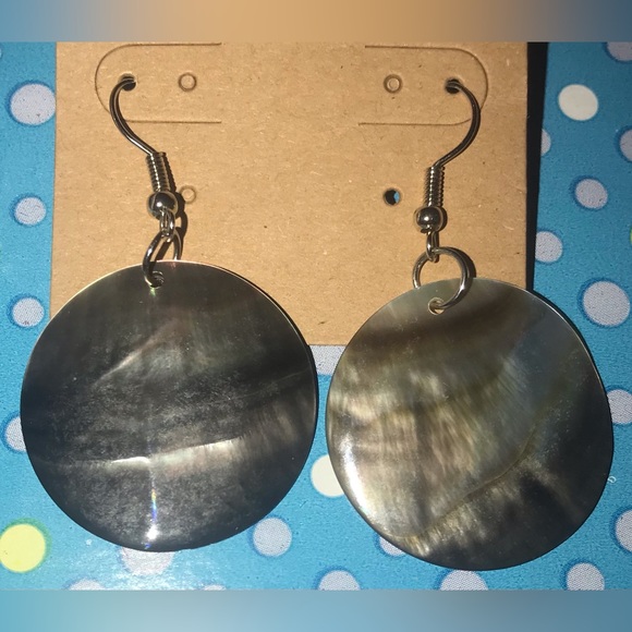 Jewelry | Seashell Medallion Gray Iridescent Shell Mermaid Ocean ...